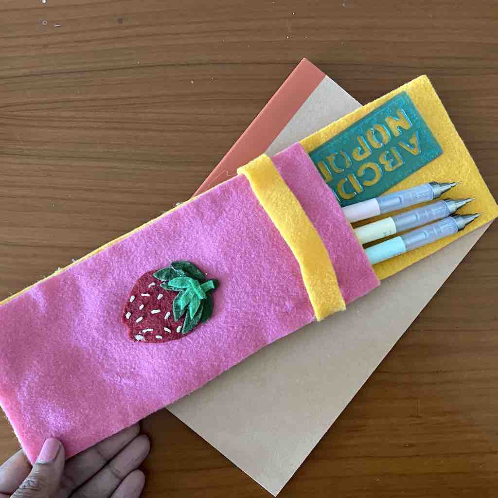 How To Make A Pencil Case Without A Zipper - Smiling Colors